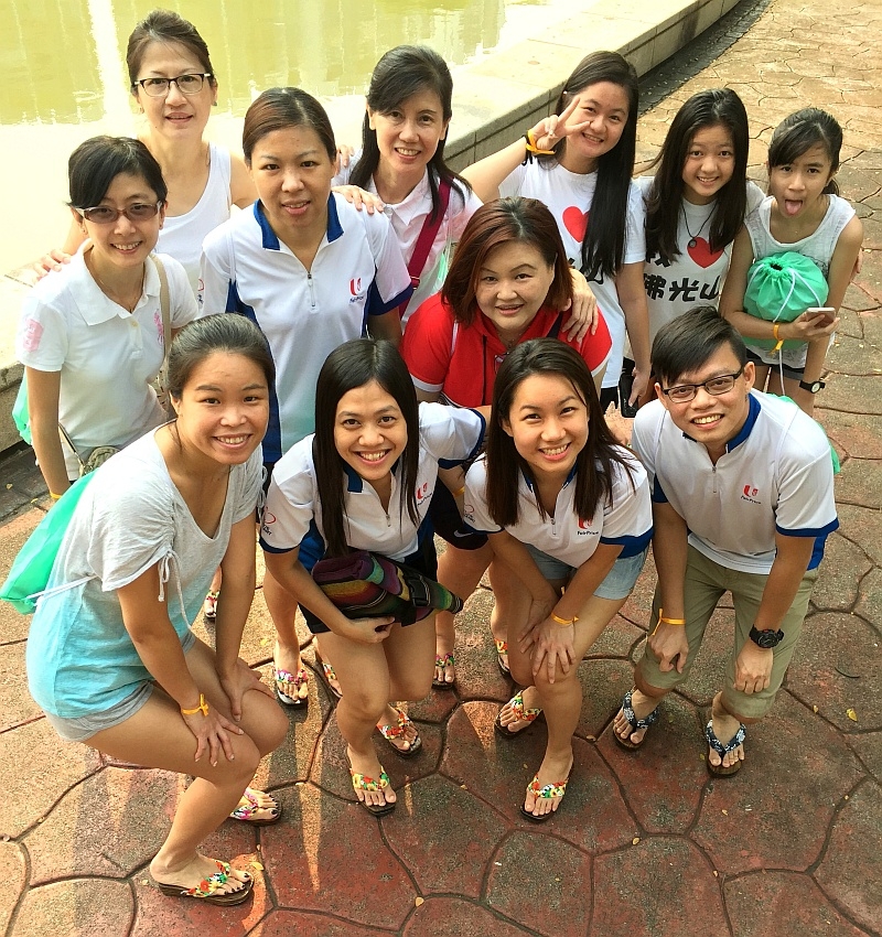 Largest Mass Walk In Clogs | Singapore Book Of Records