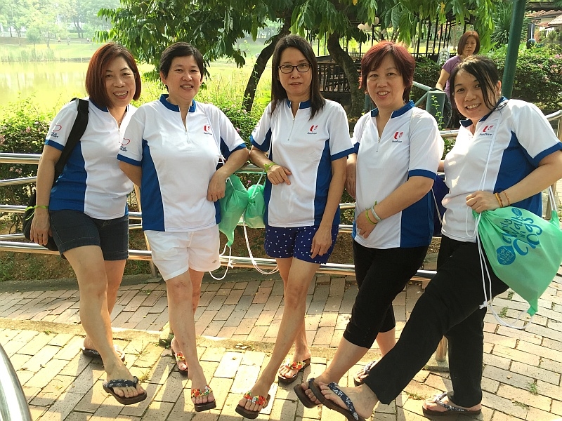 Largest Mass Walk In Clogs | Singapore Book Of Records