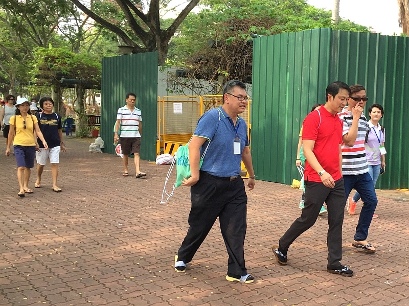 Largest Mass Walk In Clogs | Singapore Book Of Records