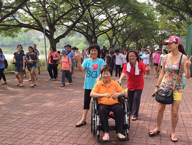 Largest Mass Walk In Clogs | Singapore Book Of Records