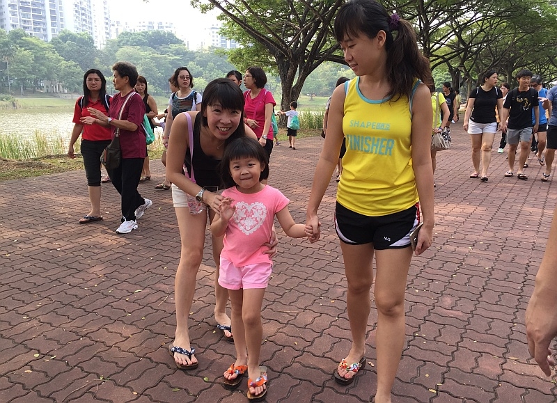 Largest Mass Walk In Clogs | Singapore Book Of Records