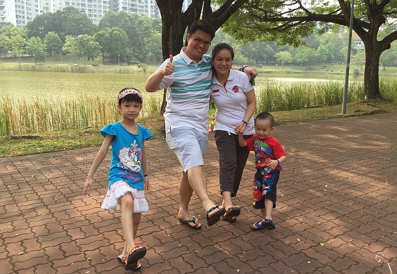 Largest Mass Walk In Clogs | Singapore Book Of Records