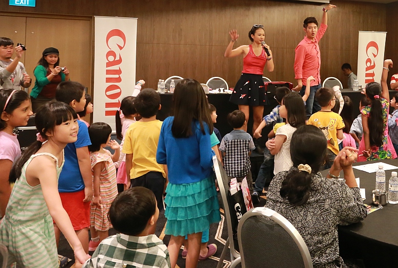 Most Number Of People Making Calendars Together