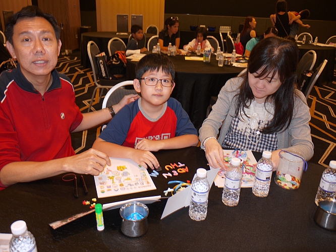 Most Number Of People Making Calendars Together